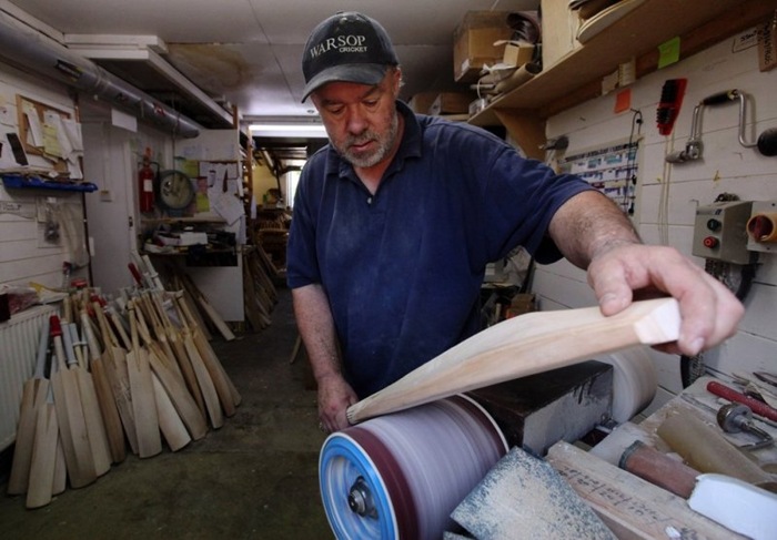 Inside a cricket bat manufacturing workshop | Amusing Planet